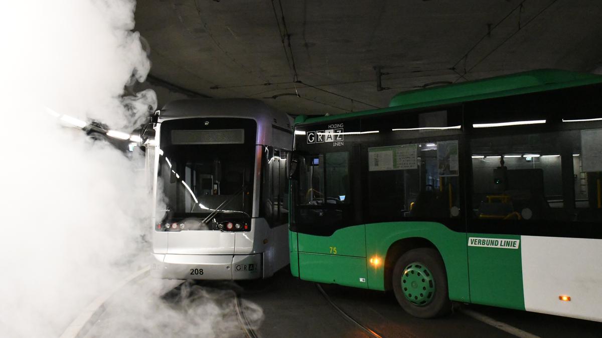 Bim gegen Bus: Große Notfallübung in Graz war erfolgreich